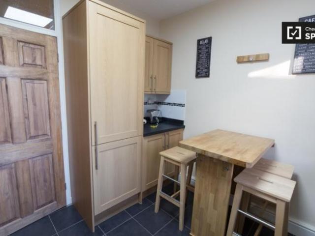 Shared Living/roommate 5 Bedroom For Rent London London 1100 ES101824465