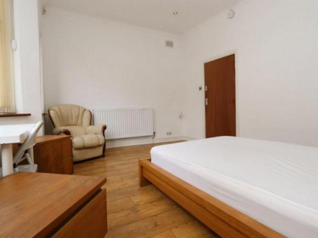 Shared Living/roommate 5 Bedroom For Rent London London 1127 ELS90559384