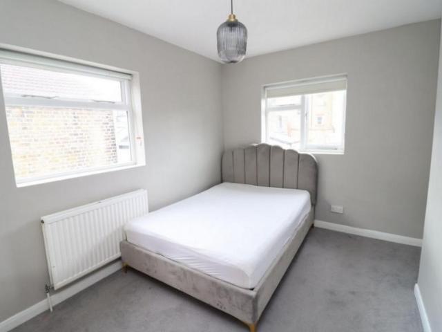 Shared Living/roommate 5 Bedroom For Rent London London 1127 ELS90559730