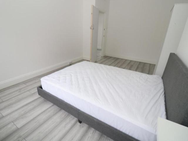 Shared Living/roommate 5 Bedroom For Rent London London 1127 ELS90561858