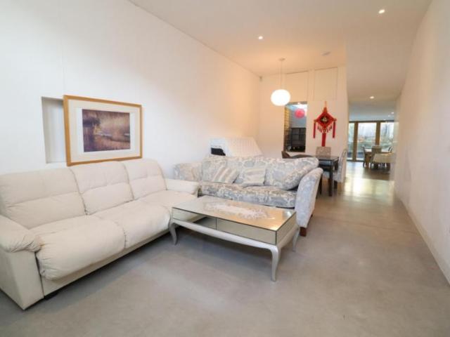 Shared Living/roommate 5 Bedroom For Rent London London 1279 ELS90560502