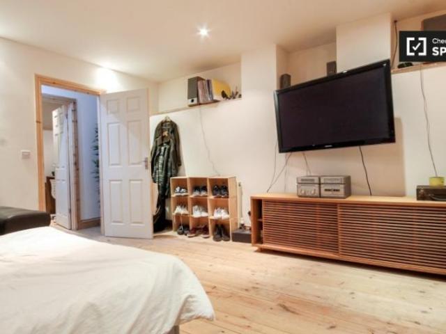 Shared Living/roommate 5 Bedroom For Rent London London 1293 ES101853051