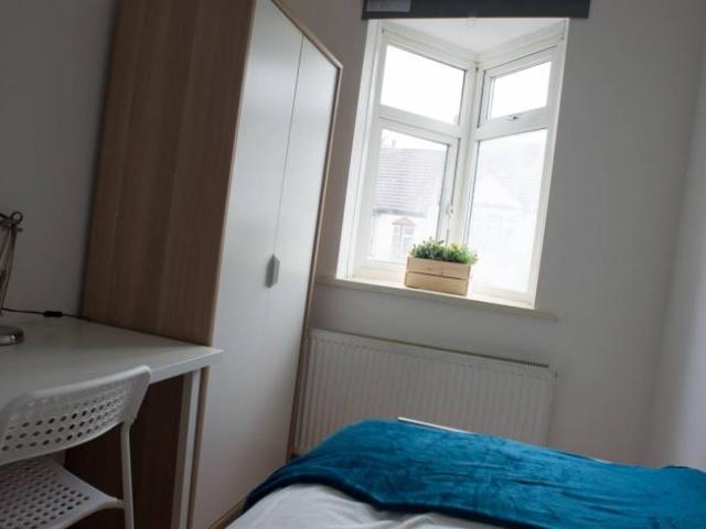 Shared Living/roommate 5 Bedroom For Rent London London 1200 ELS101771668