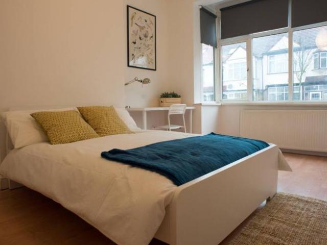 Shared Living/roommate 5 Bedroom For Rent London London 1200 ES101671502