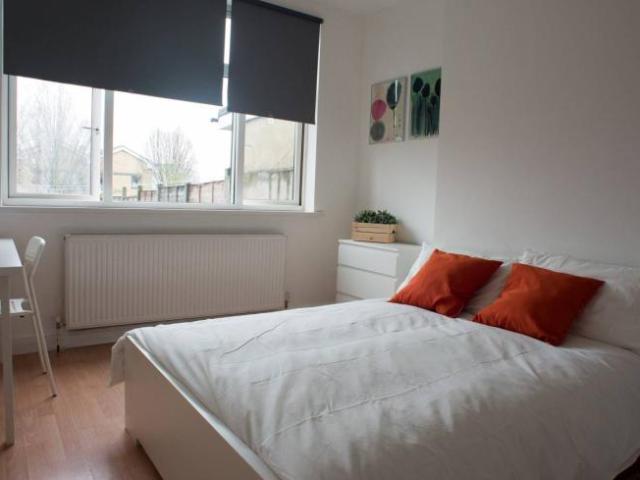 Shared Living/roommate 5 Bedroom For Rent London London 1200 ES101692927