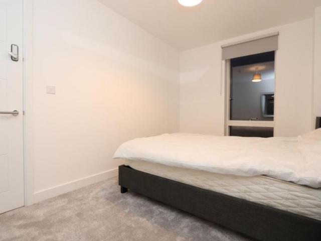 Shared Living/roommate 5 Bedroom For Rent London London 1214 ELS90559957