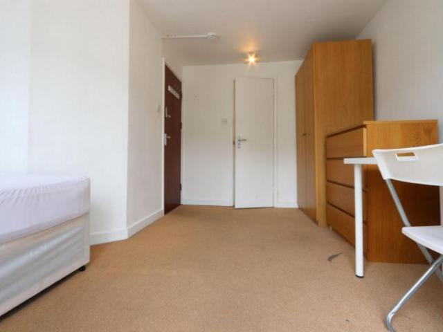 Shared Living/roommate 5 Bedroom For Rent London London 1235 ELS90559612