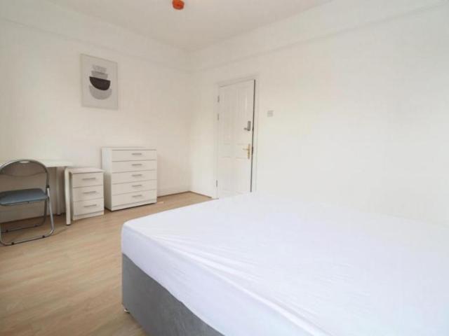 Shared Living/roommate 5 Bedroom For Rent London London 1344 ELS90559568