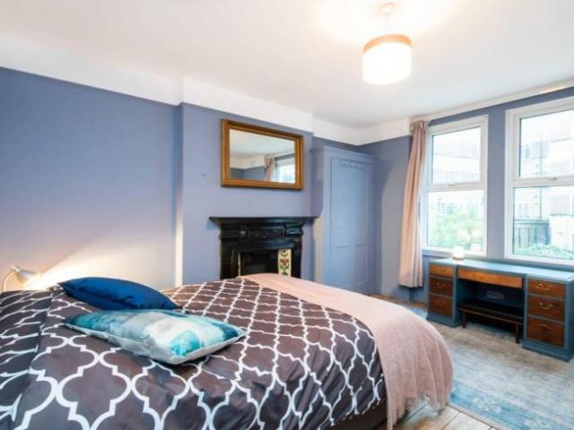 Shared Living/roommate 5 Bedroom For Rent London London 1374 ES103121471