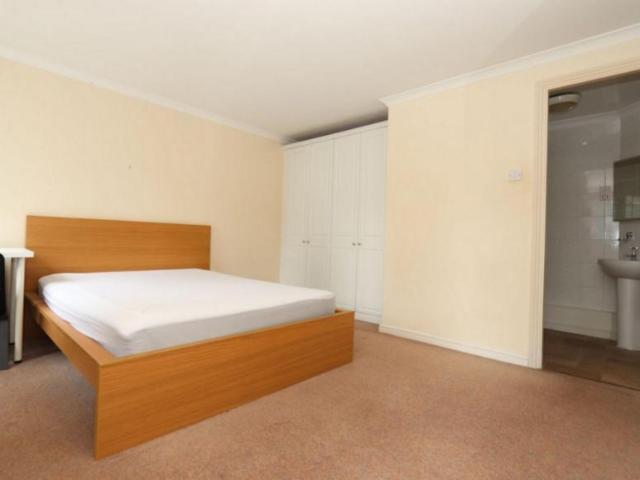 Shared Living/roommate 5 Bedroom For Rent London London 1387 ELS90559701