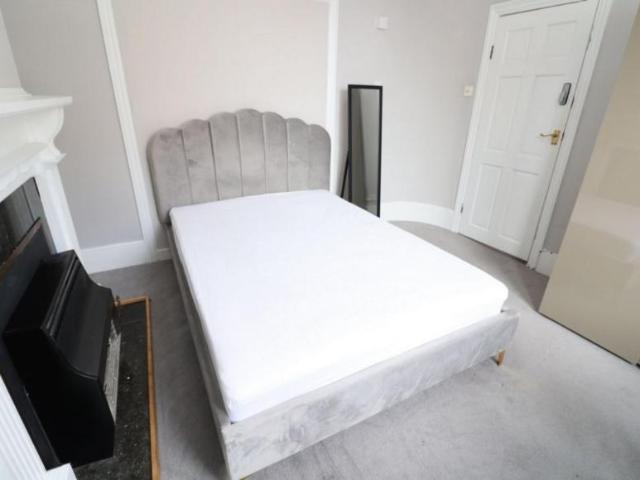 Shared Living/roommate 5 Bedroom For Rent London London 1300 ELS90560105
