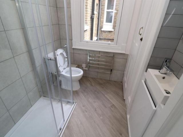 Shared Living/roommate 5 Bedroom For Rent London London 1300 ELS90560319