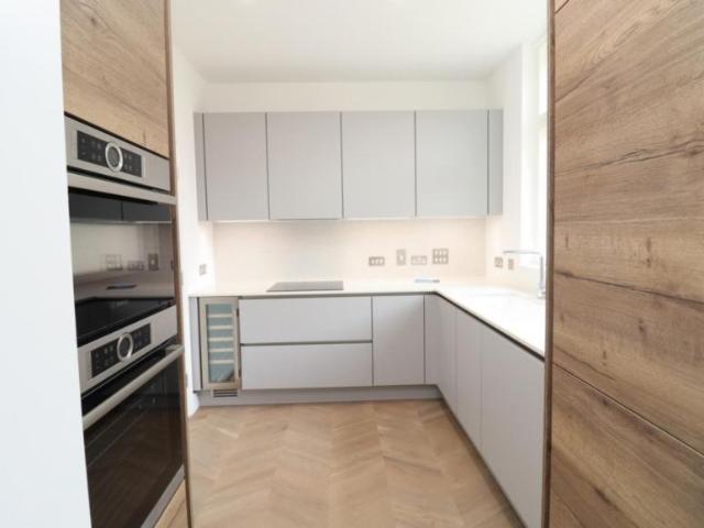 Shared Living/roommate 5 Bedroom For Rent London London 1409 ELS90561387