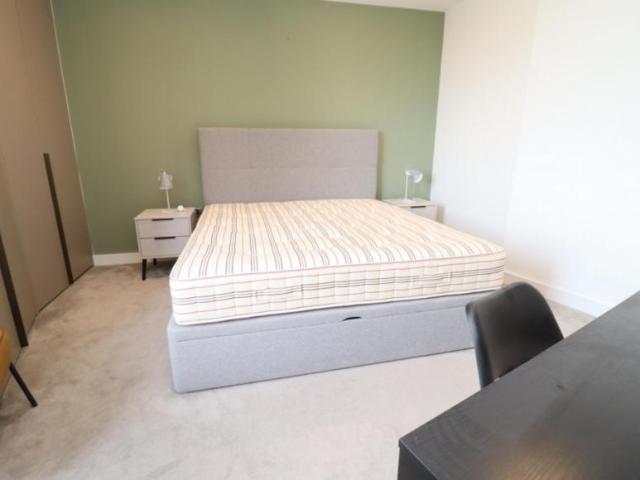 Shared Living/roommate 5 Bedroom For Rent London London 1669 ES90560634