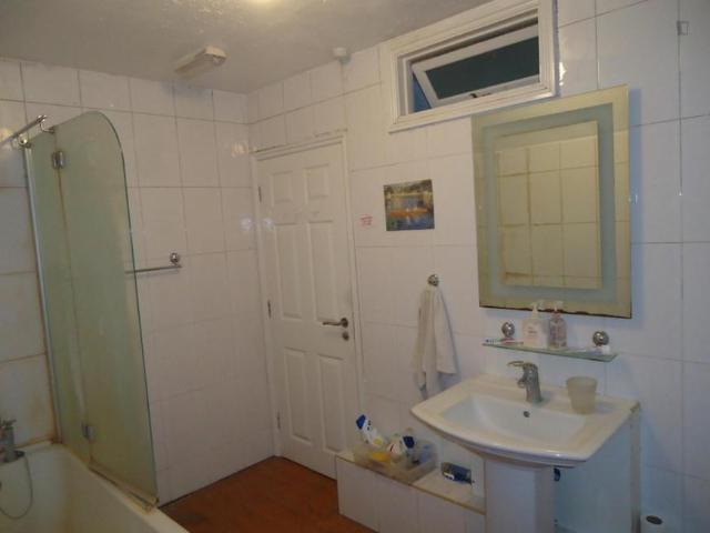 Shared Living/roommate 5 Bedroom For Rent London London 470 ES90562736