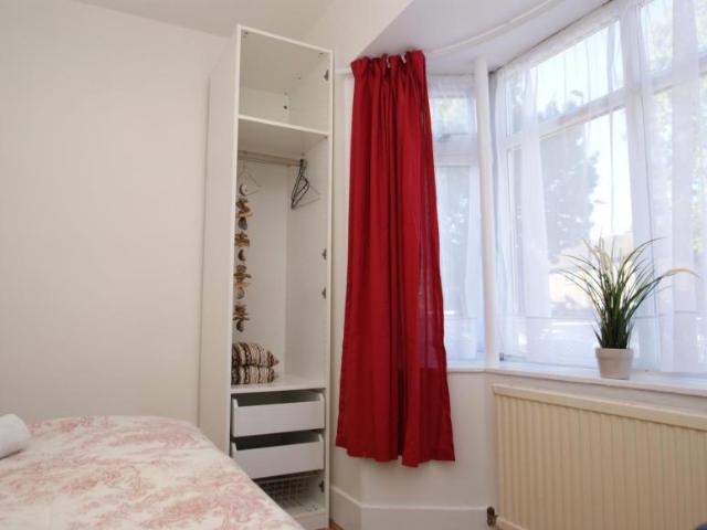 Shared Living/roommate 5 Bedroom For Rent London London 520 ES90562074