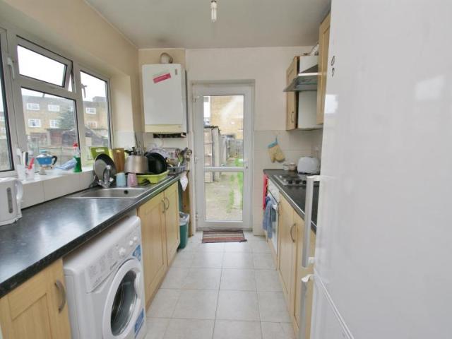 Shared Living/roommate 5 Bedroom For Rent London London 520 ES90562110