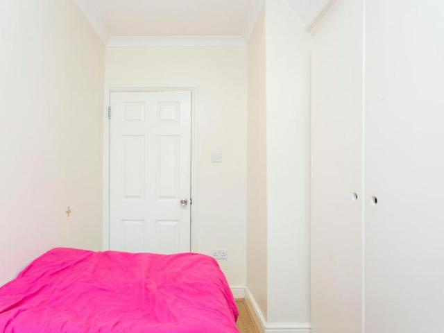 Shared Living/roommate 5 Bedroom For Rent London London 550 ES90562080
