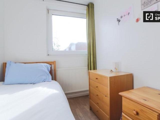 Shared Living/roommate 5 Bedroom For Rent London London 560 ES99724545