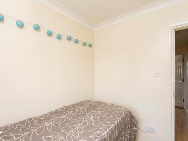 Shared Living/roommate 5 Bedroom For Rent London London 563 ES90562757