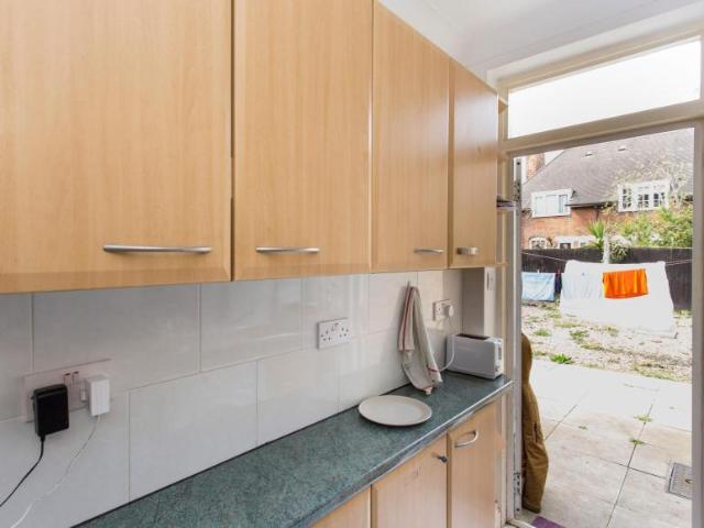 Shared Living/roommate 5 Bedroom For Rent London London 563 ES90562097
