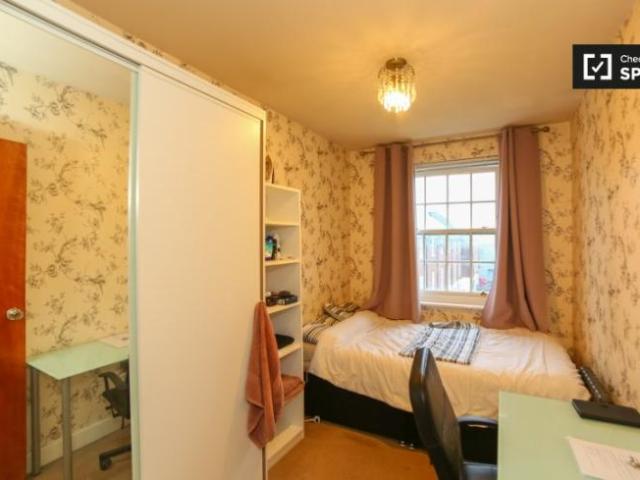 Shared Living/roommate 5 Bedroom For Rent London London 570 ELS101854380