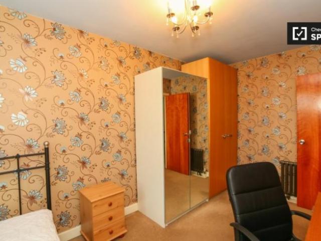 Shared Living/roommate 5 Bedroom For Rent London London 620 ELS101847012