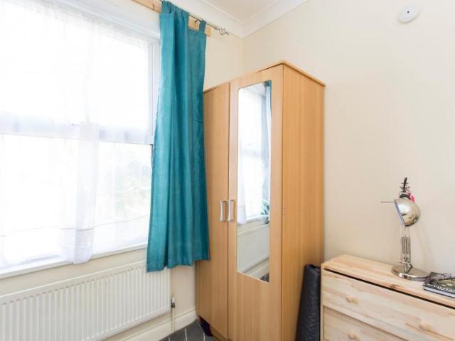 Shared Living/roommate 5 Bedroom For Rent London London 637 ES90562809