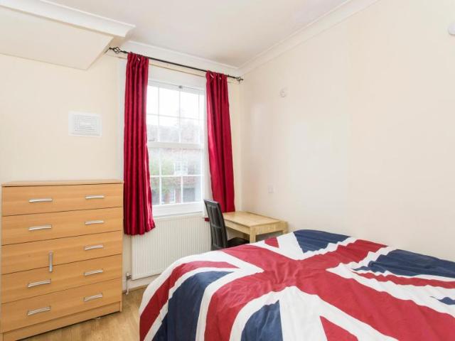 Shared Living/roommate 5 Bedroom For Rent London London 630 ES90562113