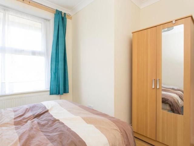 Shared Living/roommate 5 Bedroom For Rent London London 650 ES90562121