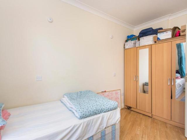 Shared Living/roommate 5 Bedroom For Rent London London 650 ES90562122