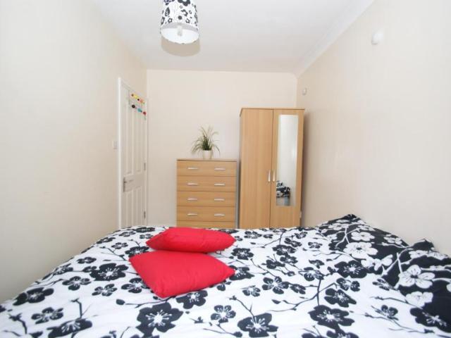 Shared Living/roommate 5 Bedroom For Rent London London 650 ES90562141