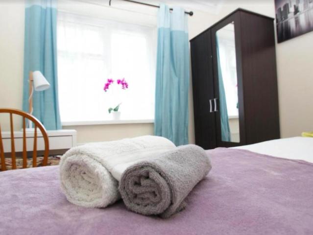 Shared Living/roommate 5 Bedroom For Rent London London 700 ES90562858