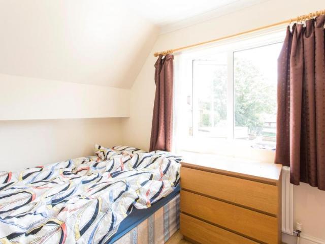Shared Living/roommate 5 Bedroom For Rent London London 745 ES90562187