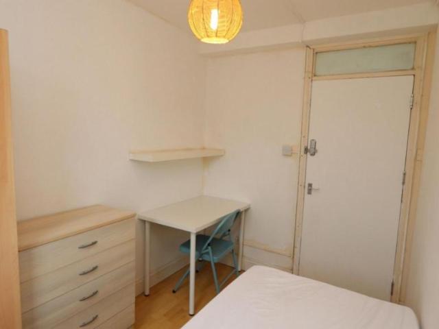 Shared Living/roommate 5 Bedroom For Rent London London 759 ES90559681
