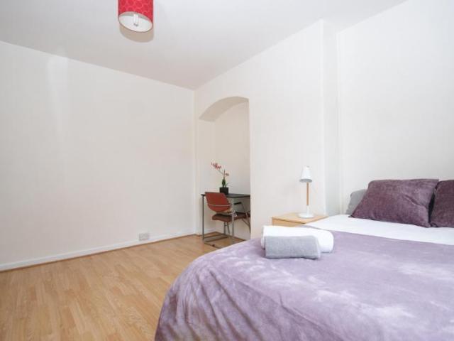 Shared Living/roommate 5 Bedroom For Rent London London 750 ES90562895
