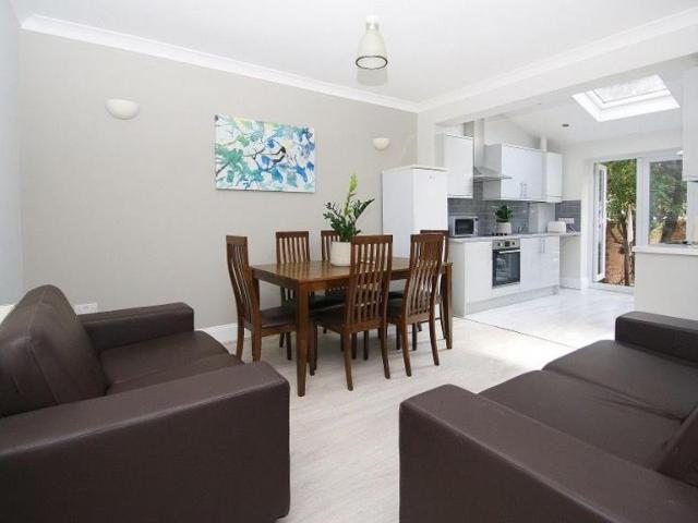 Shared Living/roommate 5 Bedroom For Rent London London 750 ES90562210