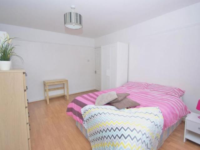 Shared Living/roommate 5 Bedroom For Rent London London 760 ES90562558