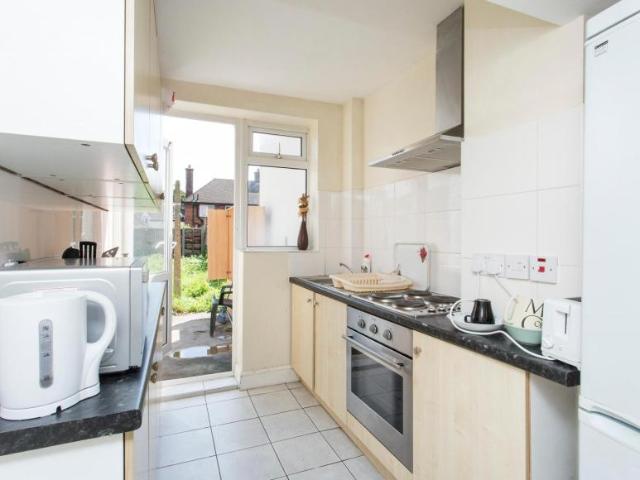 Shared Living/roommate 5 Bedroom For Rent London London 760 ES90562211