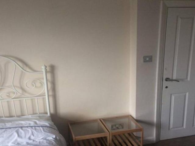Shared Living/roommate 5 Bedroom For Rent London London 780 ELS96964112