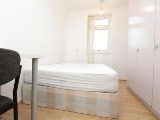 Shared Living/roommate 5 Bedroom For Rent London London 780 ES90559402
