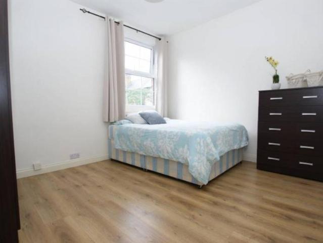 Shared Living/roommate 5 Bedroom For Rent London London 780 ES90562219