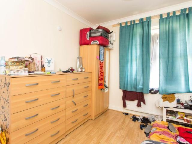 Shared Living/roommate 5 Bedroom For Rent London London 780 ES90562220