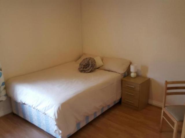 Shared Living/roommate 5 Bedroom For Rent London London 780 ES90562233