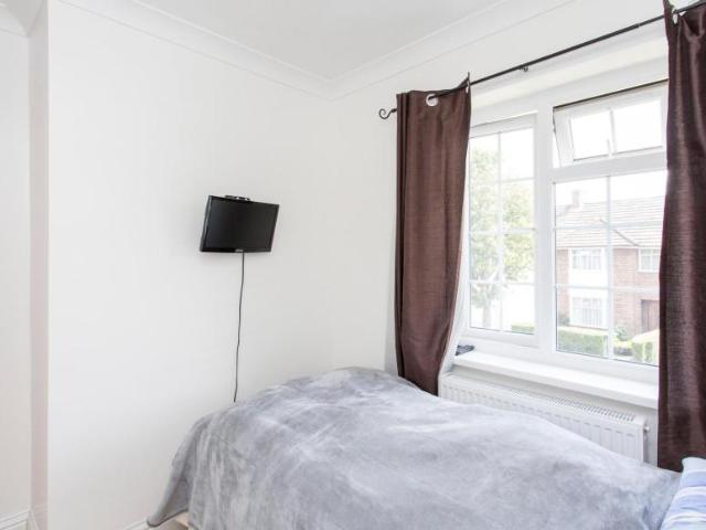 Shared Living/roommate 5 Bedroom For Rent London London 780 ES90562256