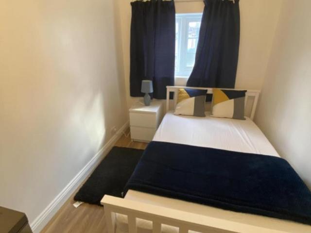 Shared Living/roommate 5 Bedroom For Rent London London 783 ES90560721