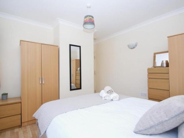 Shared Living/roommate 5 Bedroom For Rent London London 800 ES90562289