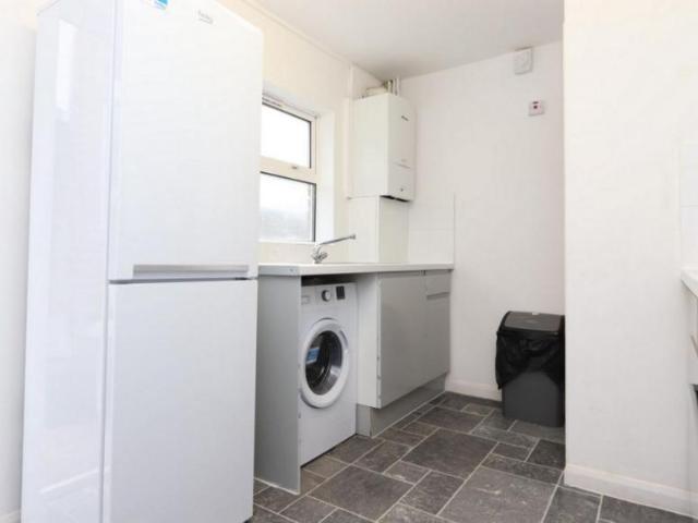 Shared Living/roommate 5 Bedroom For Rent London London 802 ES90559430