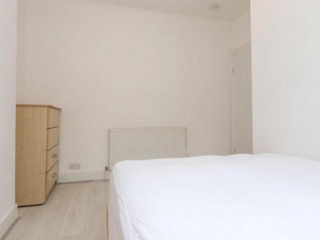 Shared Living/roommate 5 Bedroom For Rent London London 802 ES90559484