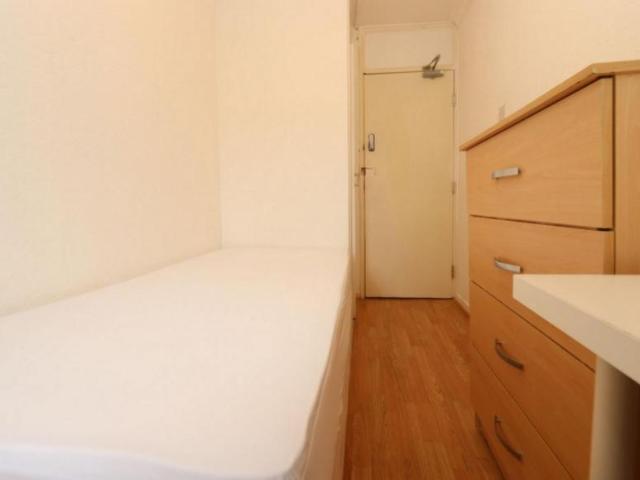 Shared Living/roommate 5 Bedroom For Rent London London 802 ES90559604
